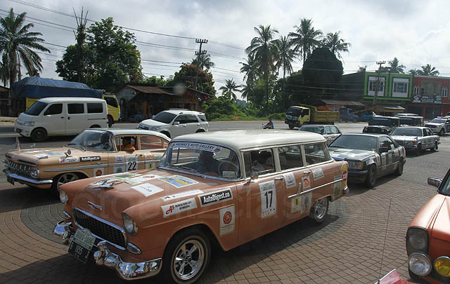 Wah, Satpol PP di Bali Tahan STNK Mobil Tua Berpelat Luar Bali ... Wah, Satpol PP di Bali Tahan STNK Mobil Tua Berpelat Luar Bali ...